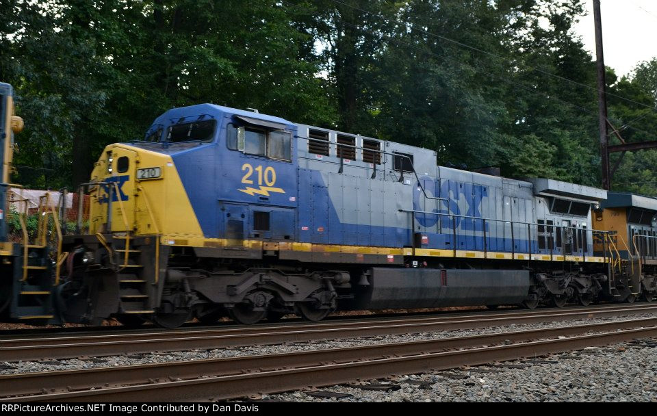 CSX AC44CW 210 trails on Q439-18